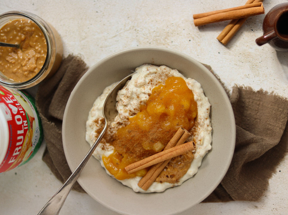 Recipe for autumn porridge with peanut butter, apple and cinnamon - Blog - Allnutrition.co.uk
